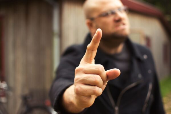 Understanding Body Language to Avoid Conflict - Mindful Defense